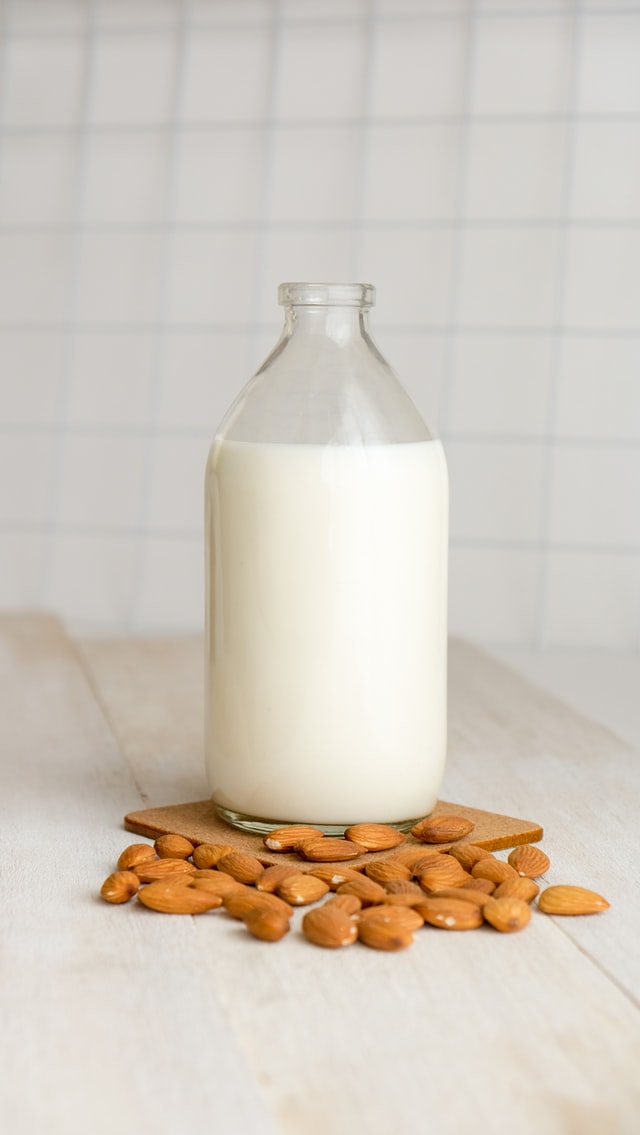 Todo lo que tienes que saber sobre la leche de almendra | BCH